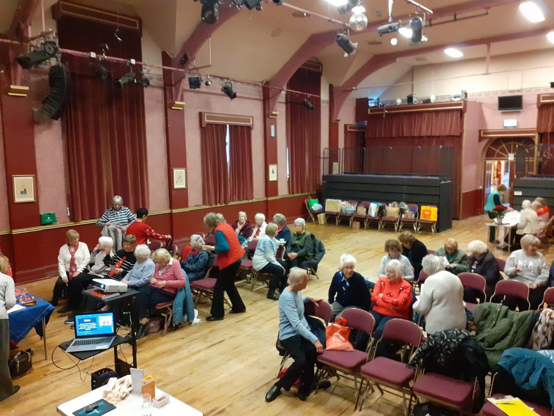 Hemel Hempstead – Boxmoor Theatre – Personally Speaking